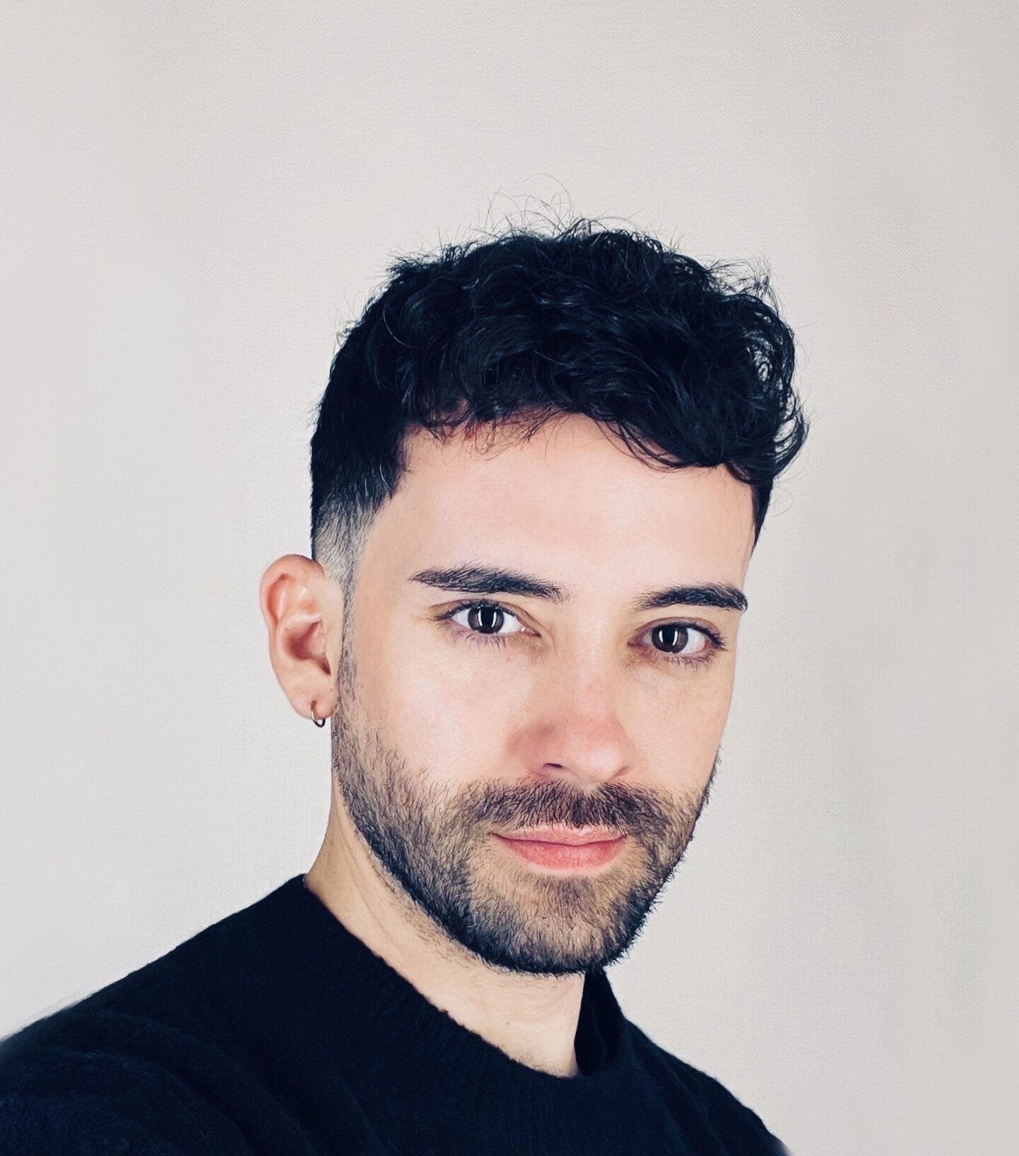 Coco Azzo presenta: "Sinvergüenza" • Bastardo